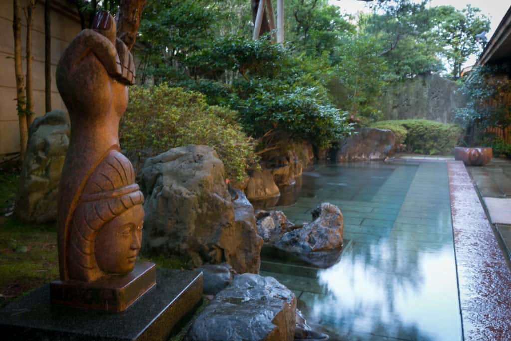 Dormir dans le plus vieil hôtel du monde : l’expérience ryokan ultime