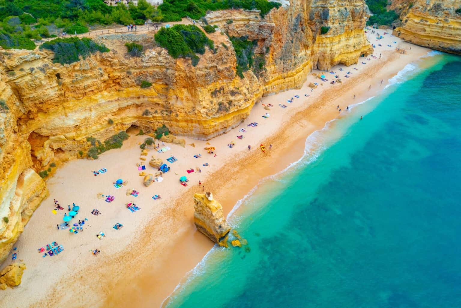 Visiter la grotte de Benagil en Algarve : tarifs, activités et conseils